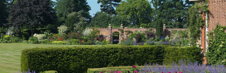 Stoke Albany House | Traditional Garden